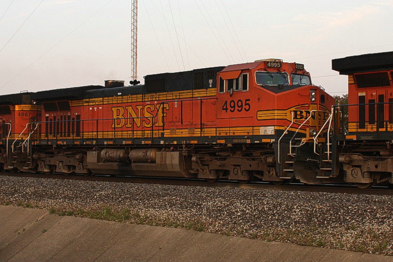 BNSF 4995